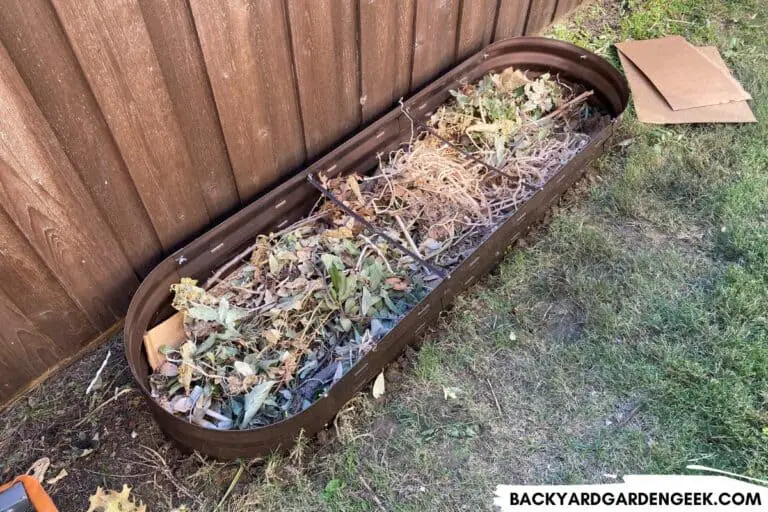18 Best Materials to Put in the Bottom of Your Raised Beds – Backyard ...