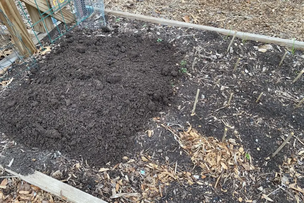 Should Compost Be Tilled in or Mixed With Soil? – Backyard Garden Geek